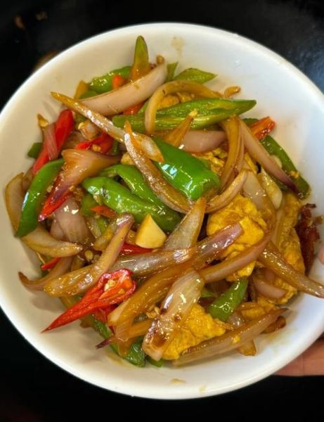 洋葱炒鸡蛋怎么做才好吃_洋葱炒鸡蛋的家常做法-第1张图片-山城妙识