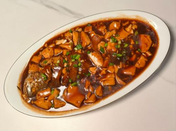 家常焖黄花鱼豆腐怎么做_黄花鱼豆腐先煎还是先炖-第1张图片-山城妙识