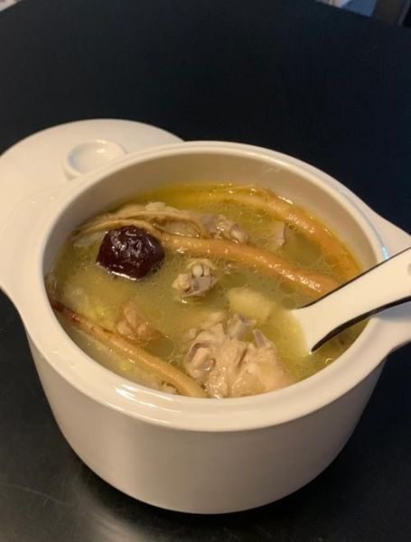 煲鸡汤放什么药材好_什么药材煲鸡汤最补-第1张图片-山城妙识