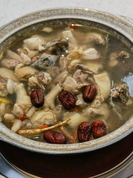 煲鸡汤放什么药材好_什么药材煲鸡汤最补-第2张图片-山城妙识