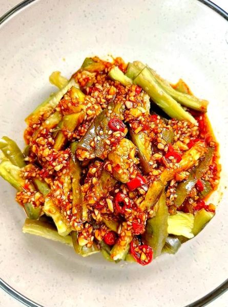 长茄子怎么蒸着吃好吃窍门_蒸茄子不黑不水的秘诀-第3张图片-山城妙识 长茄子怎么蒸着吃好吃窍门_蒸茄子不黑不水的秘诀-第3张图片-山城妙识