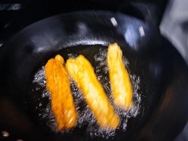 家庭做小油条简单方法_10分钟速成-第2张图片-山城妙识 家庭做小油条简单方法_10分钟速成-第2张图片-山城妙识