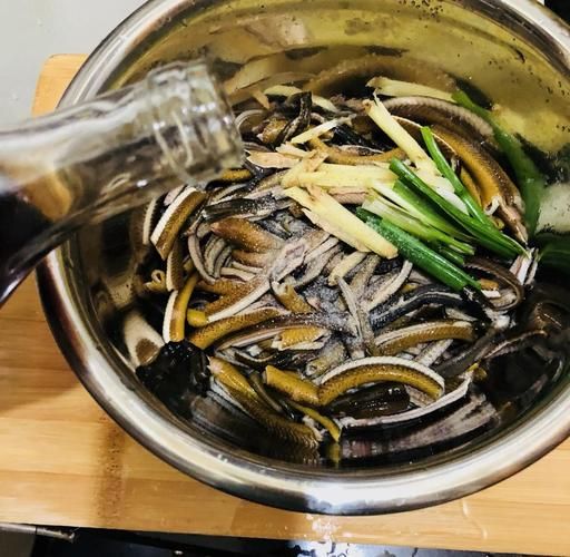 上海响油鳝丝怎么做_正宗本帮鳝丝做法-第1张图片-山城妙识