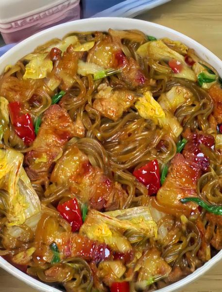 猪肉炖粉条子怎么做_正宗东北做法-第3张图片-山城妙识