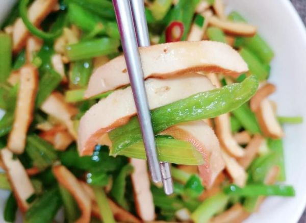 芹菜根咸菜怎么做_芹菜根咸菜腌制方法-第3张图片-山城妙识