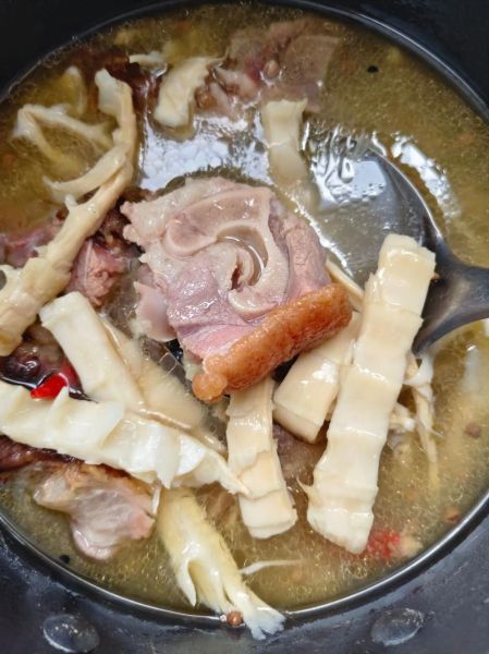 四川腊猪脚炖什么好吃_最经典搭配推荐-第2张图片-山城妙识 四川腊猪脚炖什么好吃_最经典搭配推荐-第2张图片-山城妙识