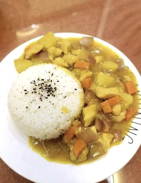 咖喱鸡块饭怎么做_咖喱鸡块饭热量高吗-第1张图片-山城妙识