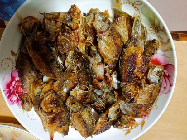 炸鲫鱼怎么炸才酥_炸鲫鱼酥脆技巧-第2张图片-山城妙识