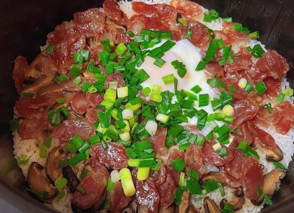 电饭煲广式煲仔饭怎么做_广式腊肠煲仔饭用电饭煲做法-第3张图片-山城妙识 电饭煲广式煲仔饭怎么做_广式腊肠煲仔饭用电饭煲做法-第3张图片-山城妙识