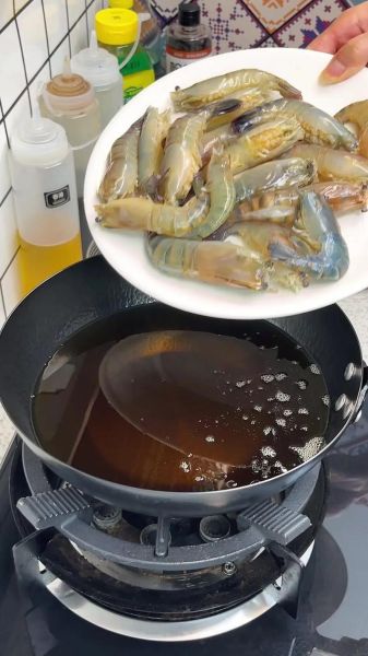 椒盐罗氏虾怎么做_椒盐罗氏虾做法步骤-第1张图片-山城妙识