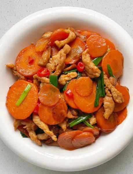 胡萝卜炒肉怎么炒好吃_胡萝卜炒肉的家常做法窍门-第1张图片-山城妙识 胡萝卜炒肉怎么炒好吃_胡萝卜炒肉的家常做法窍门-第1张图片-山城妙识