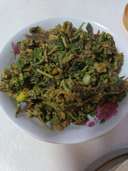 香椿摊鸡蛋怎么做_香椿鸡蛋饼家常做法-第2张图片-山城妙识