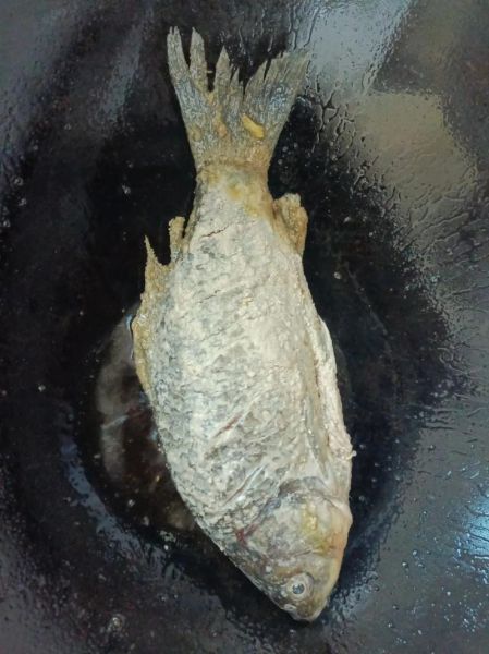 怎么炸鱼不粘锅不掉皮_炸鱼不破皮的小窍门-第1张图片-山城妙识 怎么炸鱼不粘锅不掉皮_炸鱼不破皮的小窍门-第1张图片-山城妙识