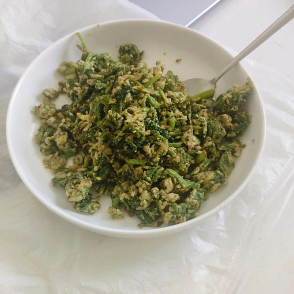 芹菜叶炒鸡蛋怎么做_芹菜叶炒鸡蛋的营养价值-第3张图片-山城妙识