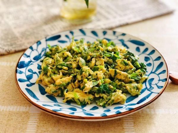 芹菜叶炒鸡蛋怎么做_芹菜叶炒鸡蛋的营养价值-第2张图片-山城妙识