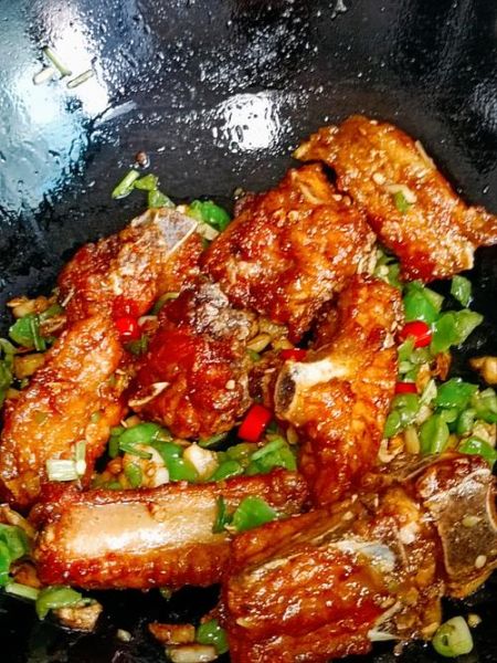 蒜香排骨怎么做才正宗_蒜香排骨最正宗的做法视频-第3张图片-山城妙识