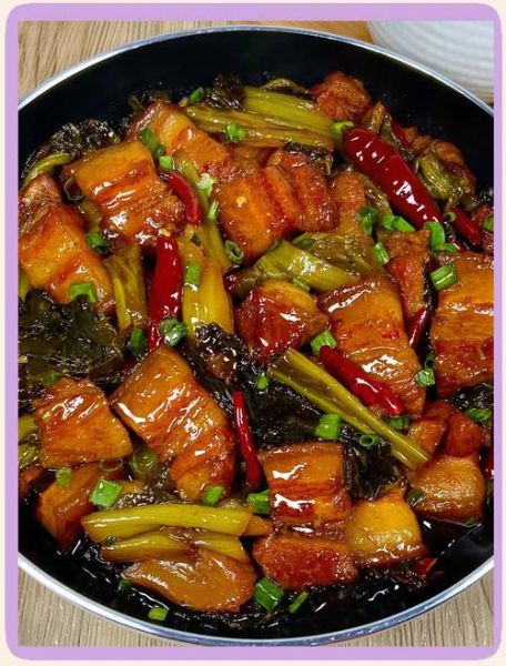 东北酸菜炖五花肉怎么做_东北酸菜炖五花肉的家常做法-第1张图片-山城妙识