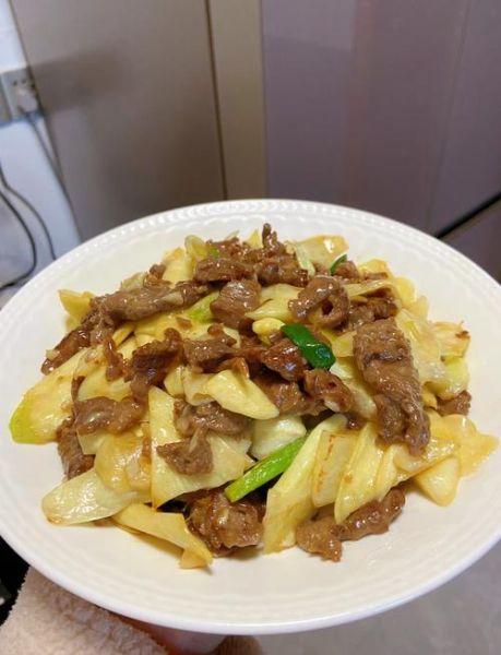 肉炒茭白要不要焯水_焯水后口感会变差吗-第1张图片-山城妙识