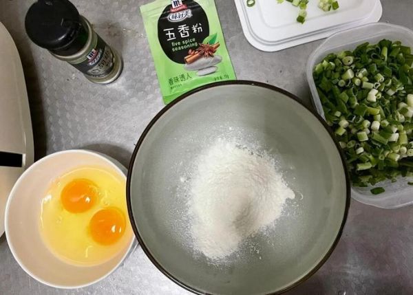 葱花鸡蛋饼怎么做才松软_葱花鸡蛋饼的做法窍门-第2张图片-山城妙识 葱花鸡蛋饼怎么做才松软_葱花鸡蛋饼的做法窍门-第2张图片-山城妙识