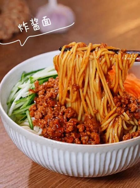 炸酱面怎么做最正宗_炸酱面最正宗的做法视频-第1张图片-山城妙识
