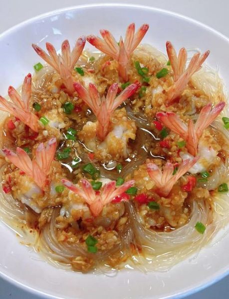 蒜泥蒸虾怎么做_蒸虾蒜香不腥的秘诀-第1张图片-山城妙识 蒜泥蒸虾怎么做_蒸虾蒜香不腥的秘诀-第1张图片-山城妙识