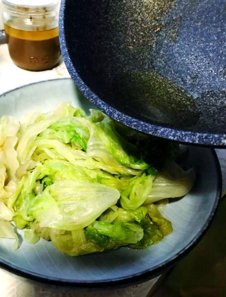 爆炒西生菜怎么炒好吃_西生菜脆嫩不苦的秘诀-第1张图片-山城妙识