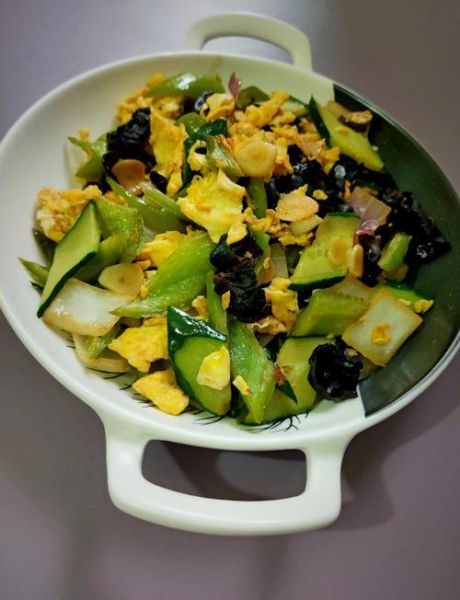 木耳炒洋葱怎么炒好吃_木耳炒洋葱的家常做法-第2张图片-山城妙识