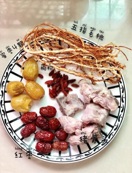 五指毛桃煲猪骨汤的做法_五指毛桃猪骨汤功效-第1张图片-山城妙识