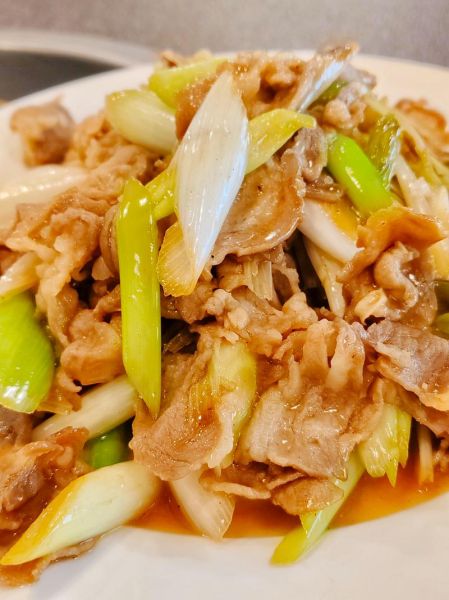 孜然葱爆羊肉怎么做_葱爆羊肉用哪个部位最好-第1张图片-山城妙识