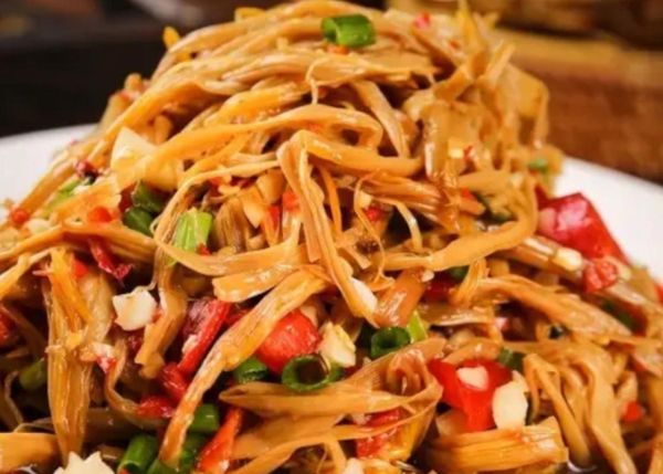 凉拌干黄花菜怎么泡发_凉拌干黄花菜要不要焯水-第1张图片-山城妙识