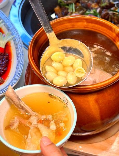 白果炖鸡的做法窍门_白果炖鸡怎么炖才香-第1张图片-山城妙识