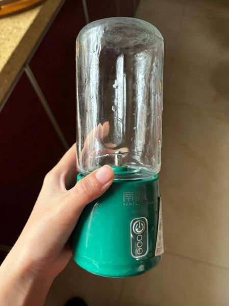 小型水果榨汁机怎么用_第一次用要注意什么-第1张图片-山城妙识 小型水果榨汁机怎么用_第一次用要注意什么-第1张图片-山城妙识