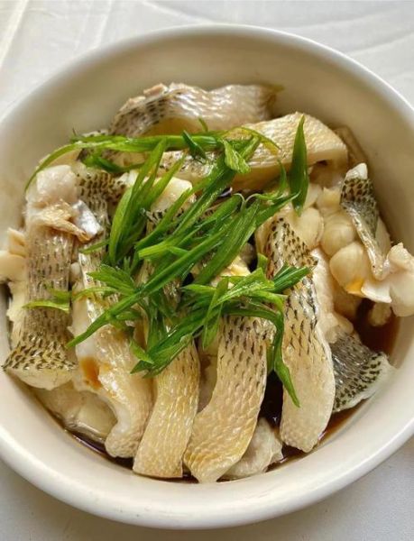 深海鲈鱼怎么做好吃_家常清蒸鲈鱼做法-第1张图片-山城妙识