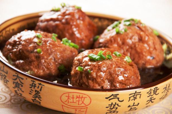 狮子头是哪里的菜_狮子头属于哪个菜系-第2张图片-山城妙识