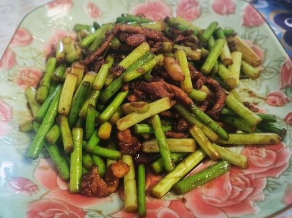 怎样炒蒜苔入味好吃_蒜苔炒多久才脆嫩-第3张图片-山城妙识