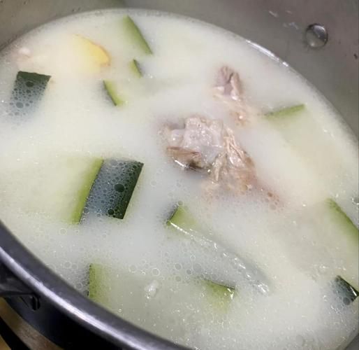 筒骨煲汤放什么材料好_筒骨汤怎么煲才奶白-第2张图片-山城妙识 筒骨煲汤放什么材料好_筒骨汤怎么煲才奶白-第2张图片-山城妙识