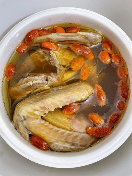 家常鸽子汤怎么炖最营养_炖鸽子汤放什么材料最补-第2张图片-山城妙识