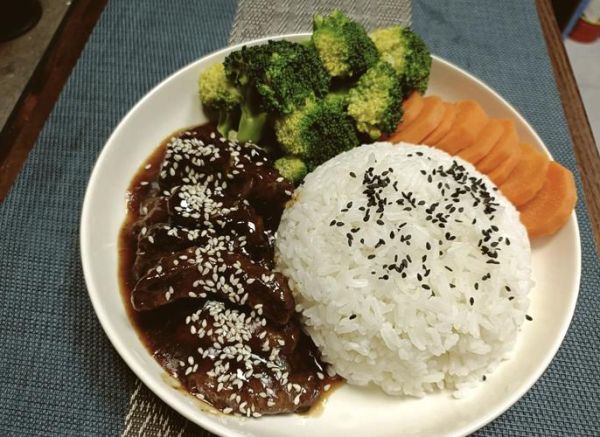 黑椒牛排饭怎么做_黑椒牛排饭酱汁配方-第2张图片-山城妙识