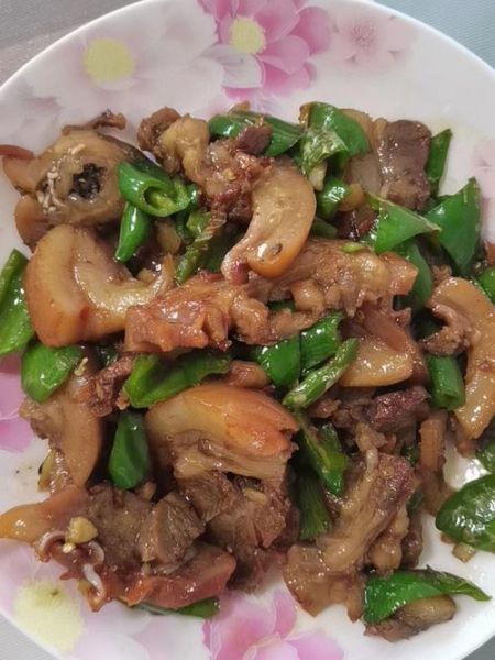 猪头肉炒辣椒怎么做_猪头肉炒辣椒家常做法-第2张图片-山城妙识 猪头肉炒辣椒怎么做_猪头肉炒辣椒家常做法-第2张图片-山城妙识