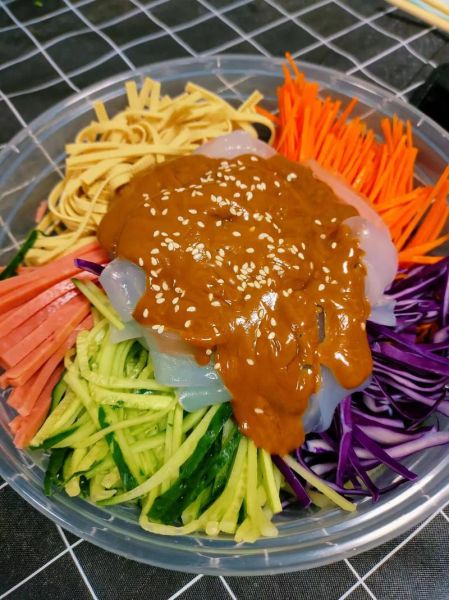 五彩拉皮的家常做法_五彩拉皮怎么做才好吃-第2张图片-山城妙识 五彩拉皮的家常做法_五彩拉皮怎么做才好吃-第2张图片-山城妙识