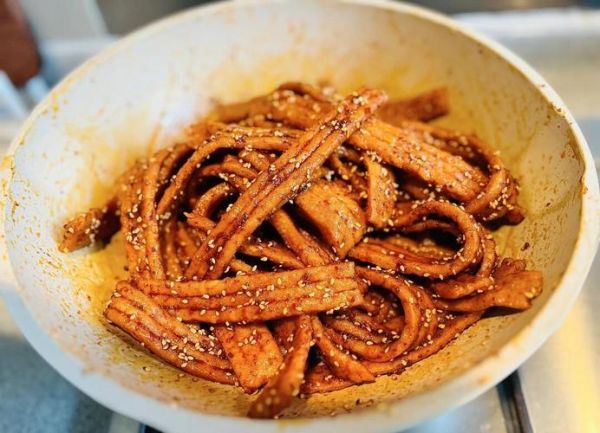 辣条怎么做_辣条配米饭家庭做法-第1张图片-山城妙识