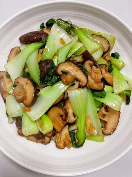 香菇炒青菜先放香菇还是先放青菜_家常做法步骤详解-第1张图片-山城妙识