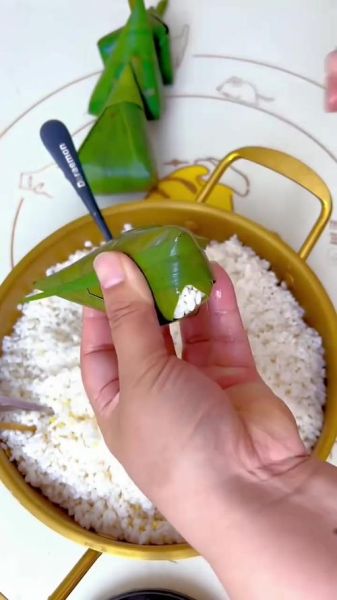 包粽子不用绳子怎么包_粽子慢动作视频教程-第3张图片-山城妙识 包粽子不用绳子怎么包_粽子慢动作视频教程-第3张图片-山城妙识