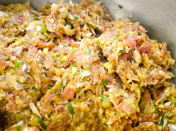 猪肉大葱饺子馅怎么调才好吃_饺子馅调制的秘诀-第3张图片-山城妙识 猪肉大葱饺子馅怎么调才好吃_饺子馅调制的秘诀-第3张图片-山城妙识