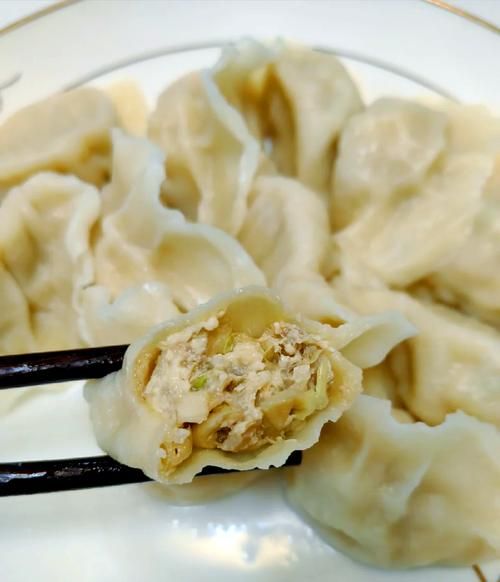 白菜猪肉饺子馅怎么调_白菜猪肉饺子馅要不要焯水-第1张图片-山城妙识 白菜猪肉饺子馅怎么调_白菜猪肉饺子馅要不要焯水-第1张图片-山城妙识