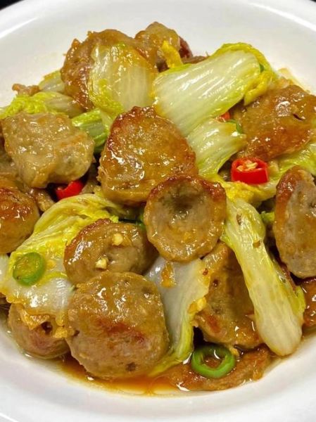 肉丸炒什么配菜好吃_肉丸炒青菜还是菌菇更香-第1张图片-山城妙识