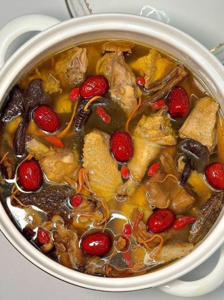 老母鸡炖什么滋阴补肾_哪些食材搭配效果最好-第1张图片-山城妙识 老母鸡炖什么滋阴补肾_哪些食材搭配效果最好-第1张图片-山城妙识