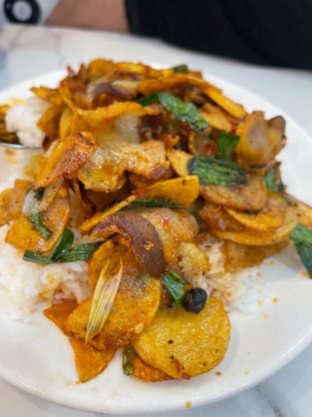 土豆回锅肉盖饭怎么做_土豆回锅肉盖饭热量高吗-第1张图片-山城妙识