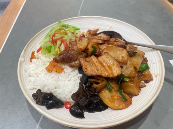 土豆回锅肉盖饭怎么做_土豆回锅肉盖饭热量高吗-第2张图片-山城妙识