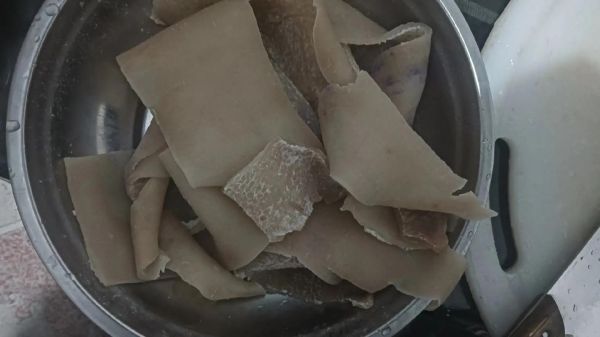 皮冻水和猪皮比例是多少_猪皮冻水放多了怎么办-第3张图片-山城妙识